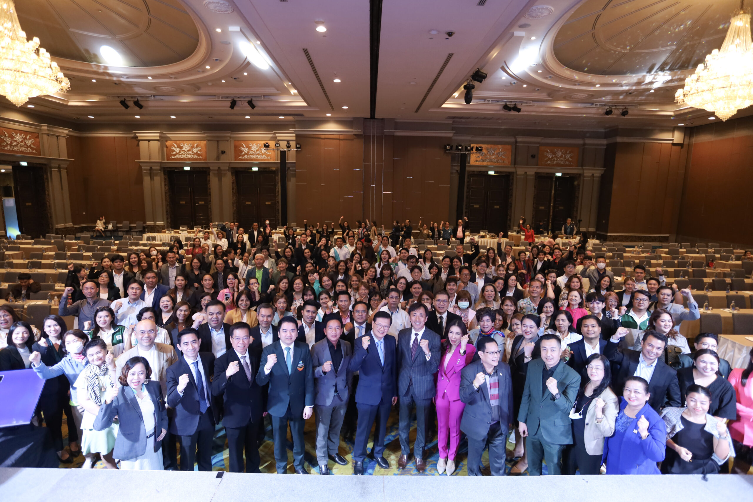 โตเกียวมารีนประกันชีวิต คิกออฟไตรมาส 4 Breaking Barriers - Creative Econ เว็บไซต์เศรษฐกิจสร้างสรรค์